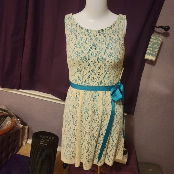 B Darlin | Dresses | B Darlin Dress With Ivory Lace Overlay Teal Under ...